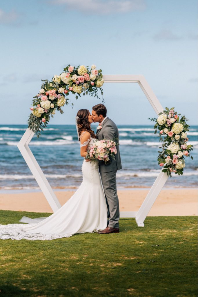 WHITE GEO ALTAR/ARCH - Loulu Palm Event Equipment Rental